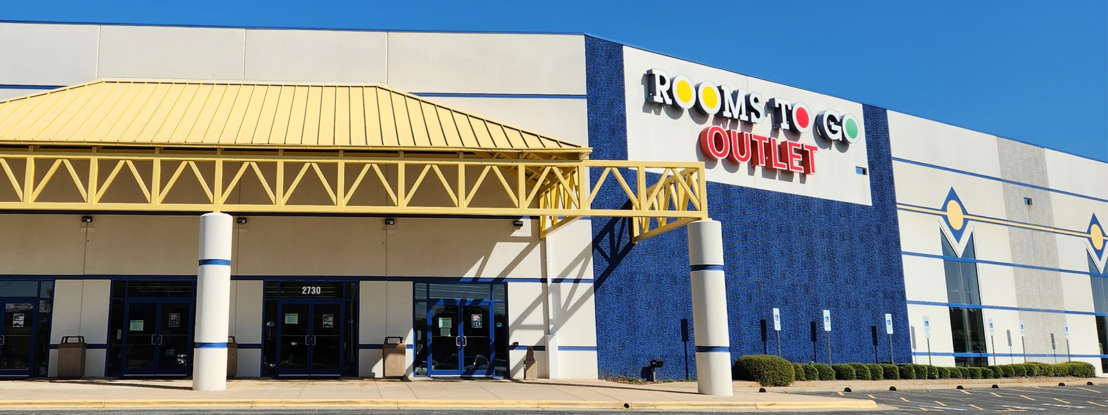 Nearest rooms to go outlet store