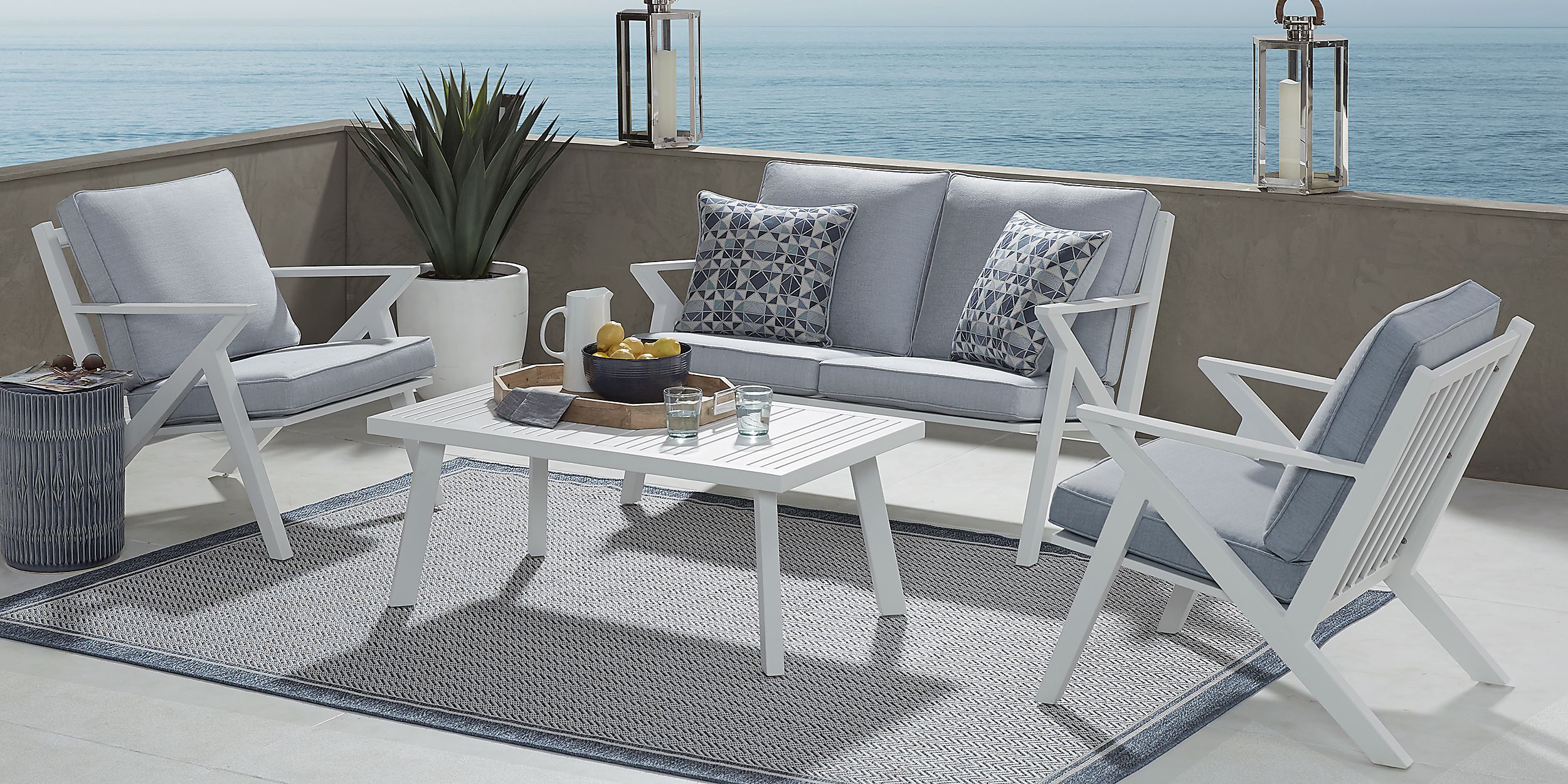 Acadia White 4 Pc Outdoor Seating Set with Hydra Cushions - Rooms To Go