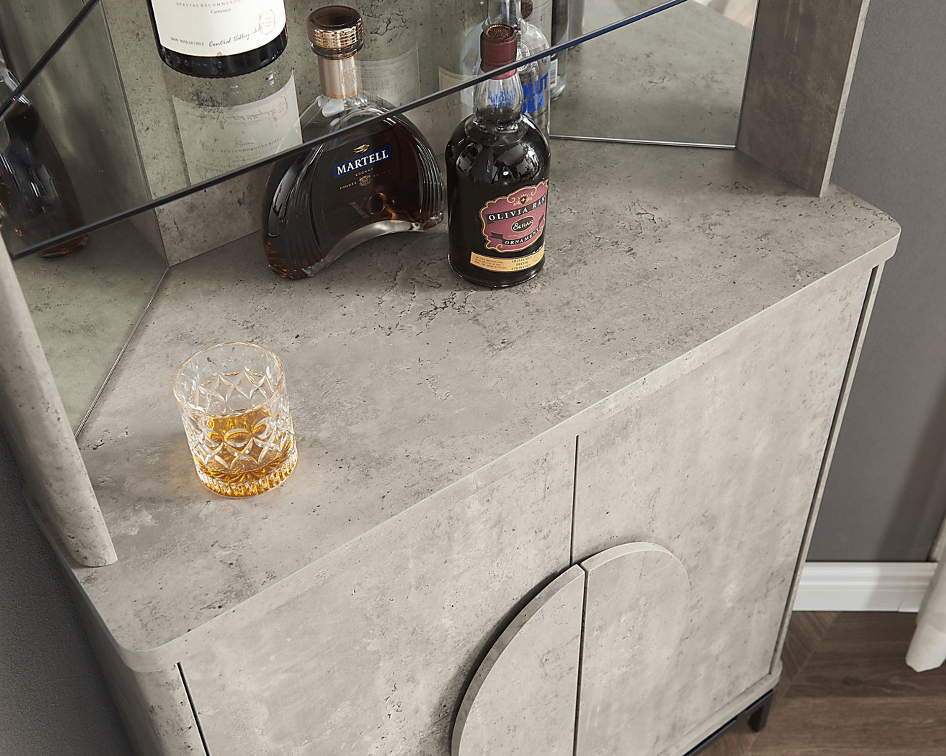 Alnetta Gray Server | Rooms to Go