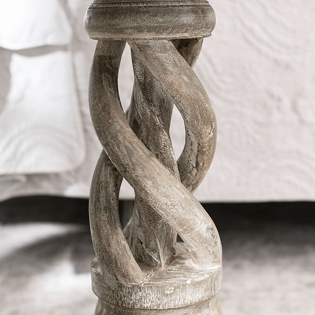 Alysheba Brown Accent Table | Rooms to Go