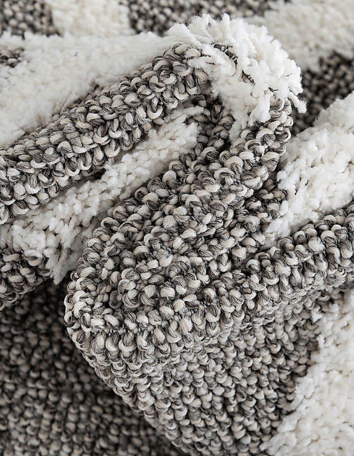 Bahari Gray,White Rugs | Rooms to Go