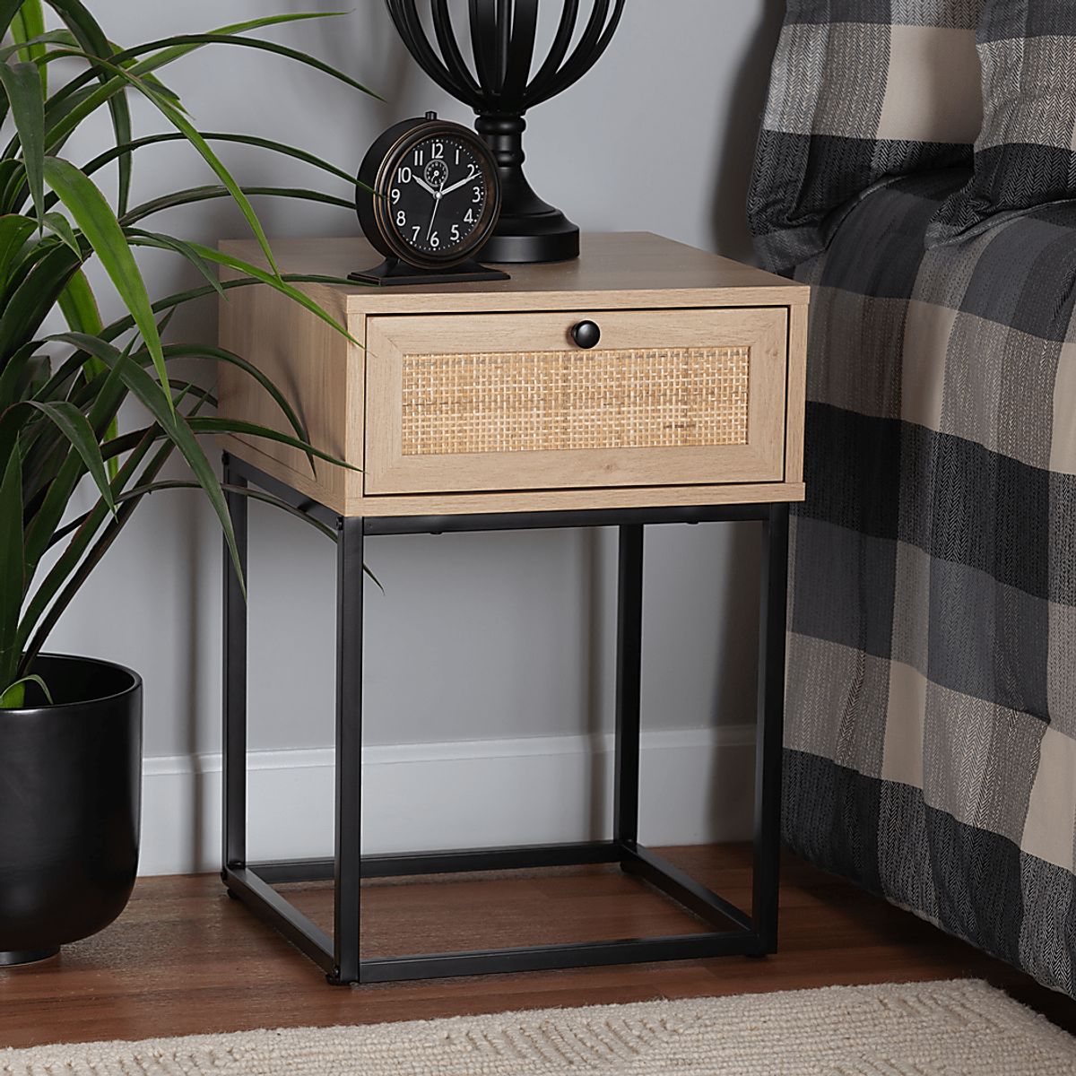 Baylite Brown Nightstand | Rooms to Go