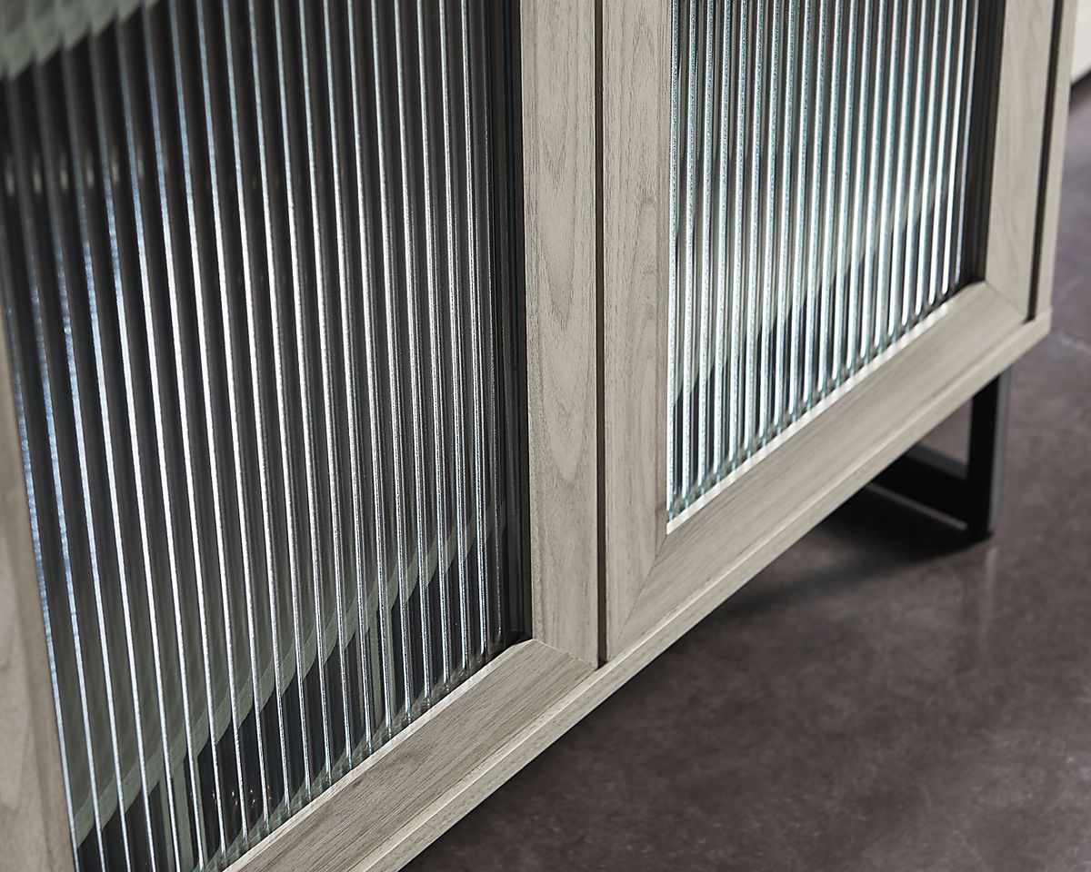 Beavuior Oak Dark Wood,Light Wood Server | Rooms to Go