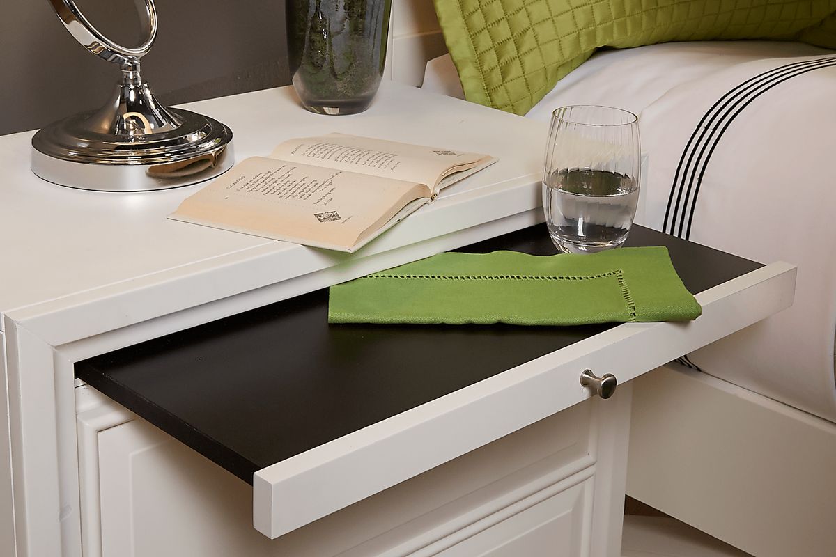 Belcourt White Colors,White Nightstand | Rooms to Go