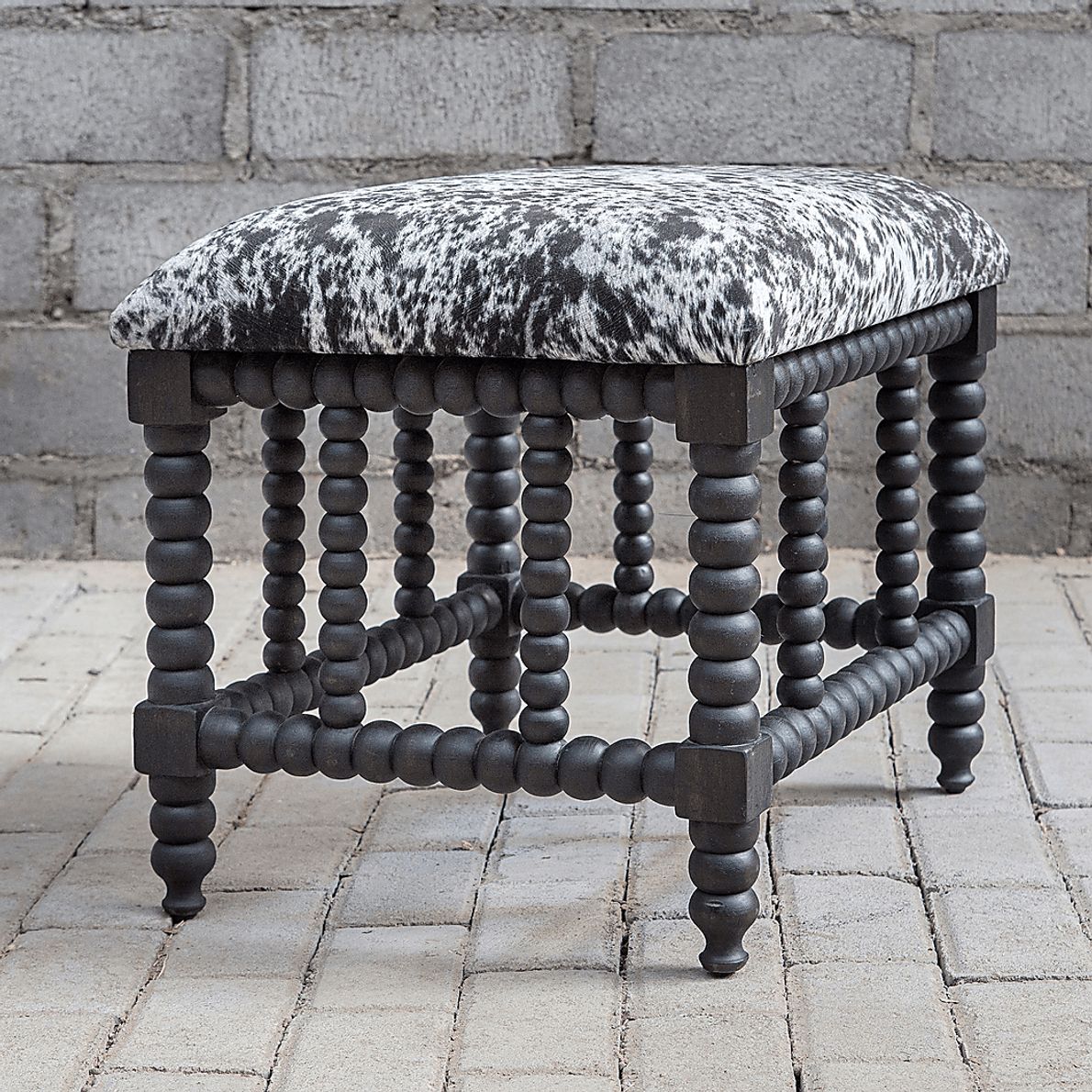 Bradstone Black Accent Bench - Rooms To Go