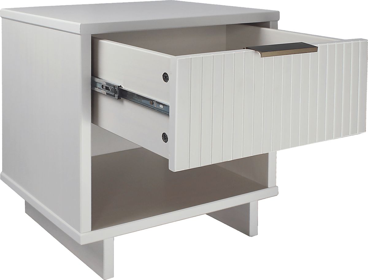 Bremmer V White Nightstand | Rooms to Go