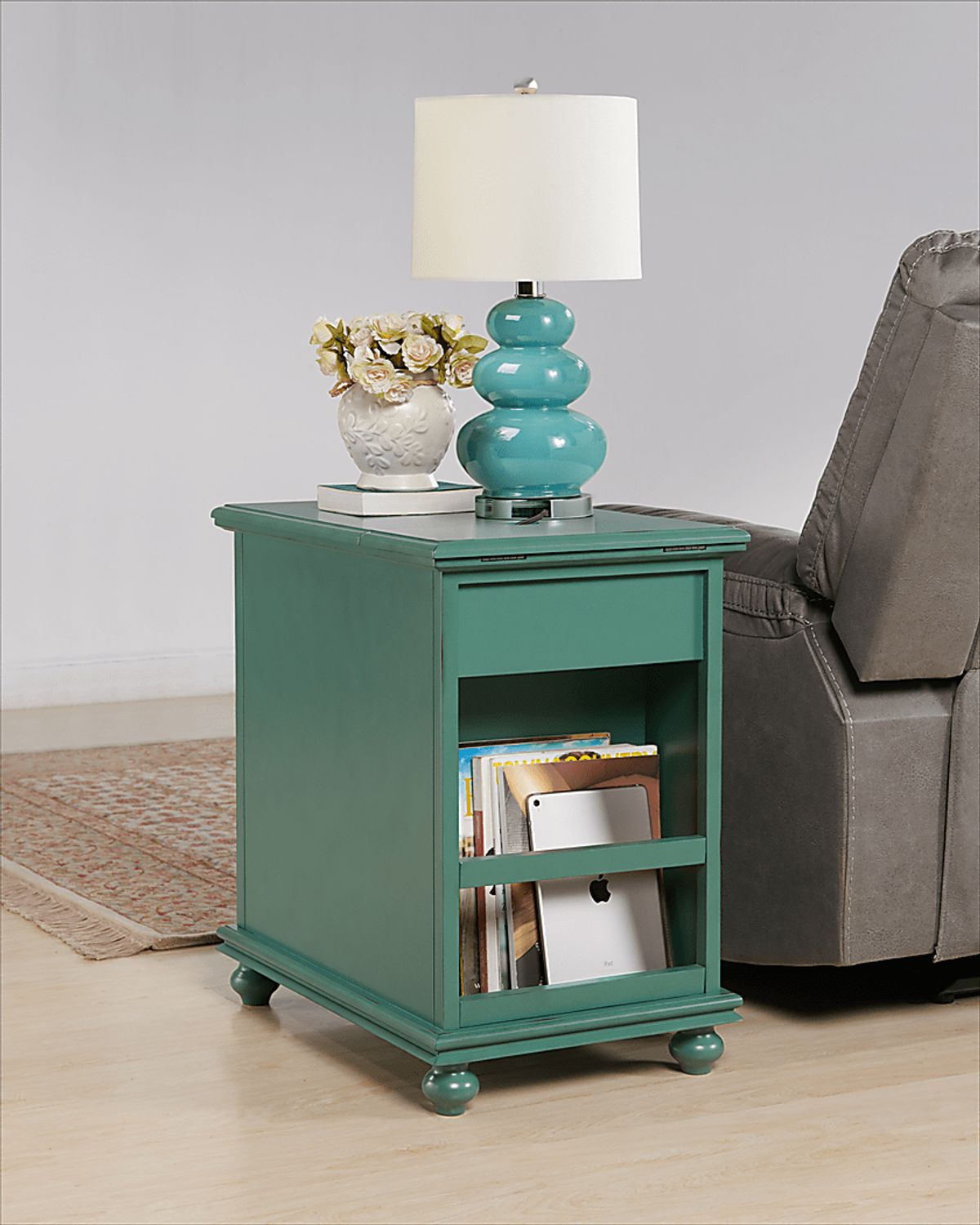 Bunyard Blue Colors Chairside Table | Rooms to Go
