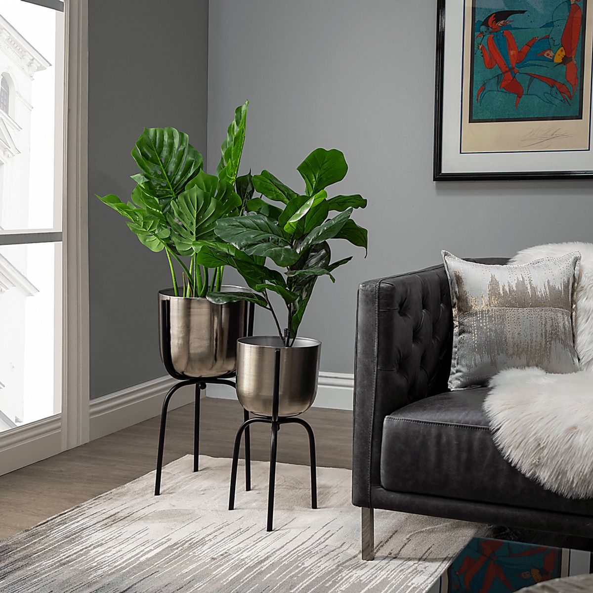 Burgwyn Silver Gray Planter | Rooms to Go