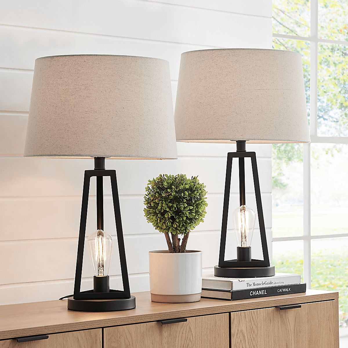 Calbria Shade 2 Pc Black Set Of Lamps | Rooms to Go