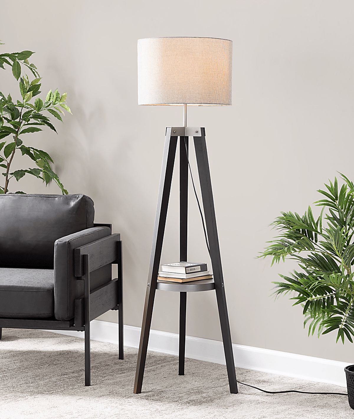 Capstan Court Black Floor Lamp | Rooms to Go