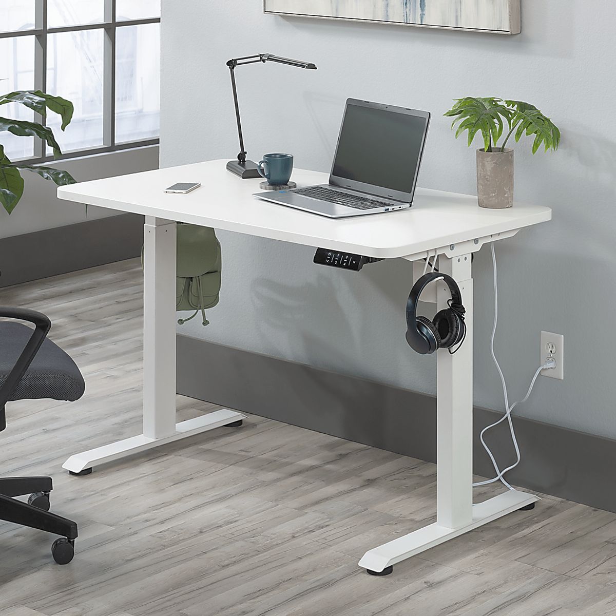 Cashell White Colors,White Adjustable Height Desk | Rooms to Go