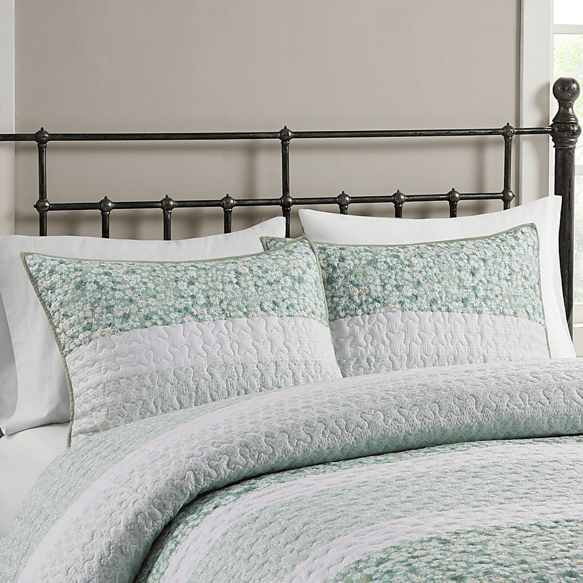Chapote Green Polyester Fabric 4 Pc Full/Queen Quilt Set | Rooms to Go