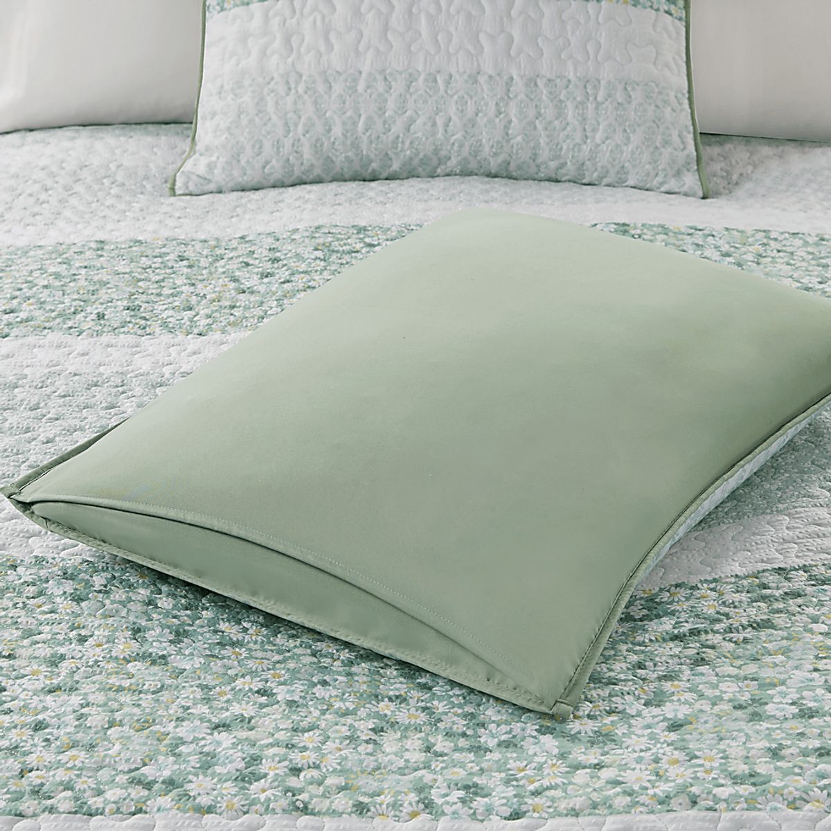 Chapote Green Polyester Fabric 4 Pc Full/Queen Quilt Set | Rooms to Go