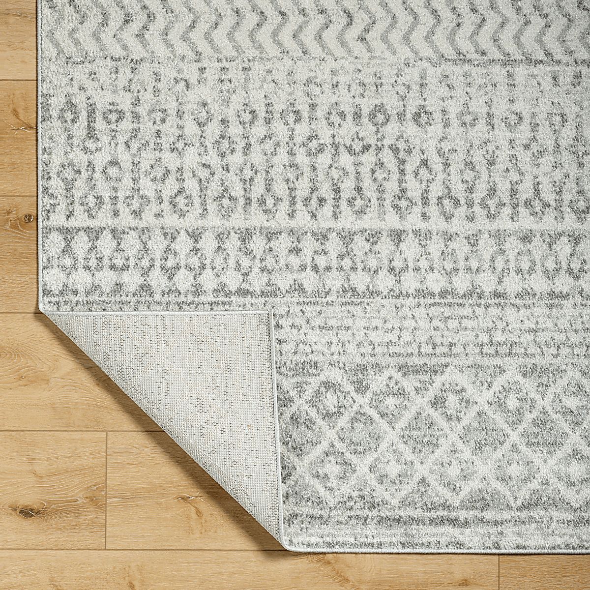 Chelsina I Light Gray Rug | Rooms to Go