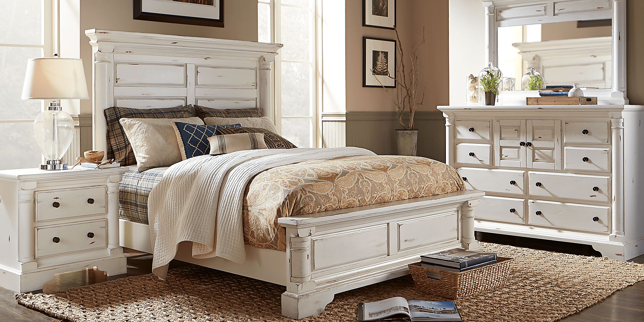 Claymore Park 7 Pc Off White Light Wood White Queen Bedroom Set