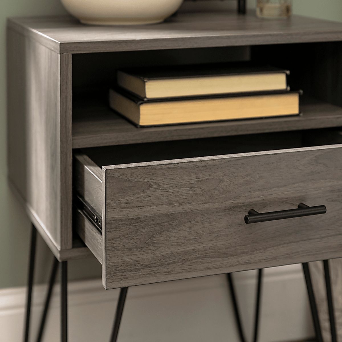 Clyburn Gray Side Table | Rooms to Go