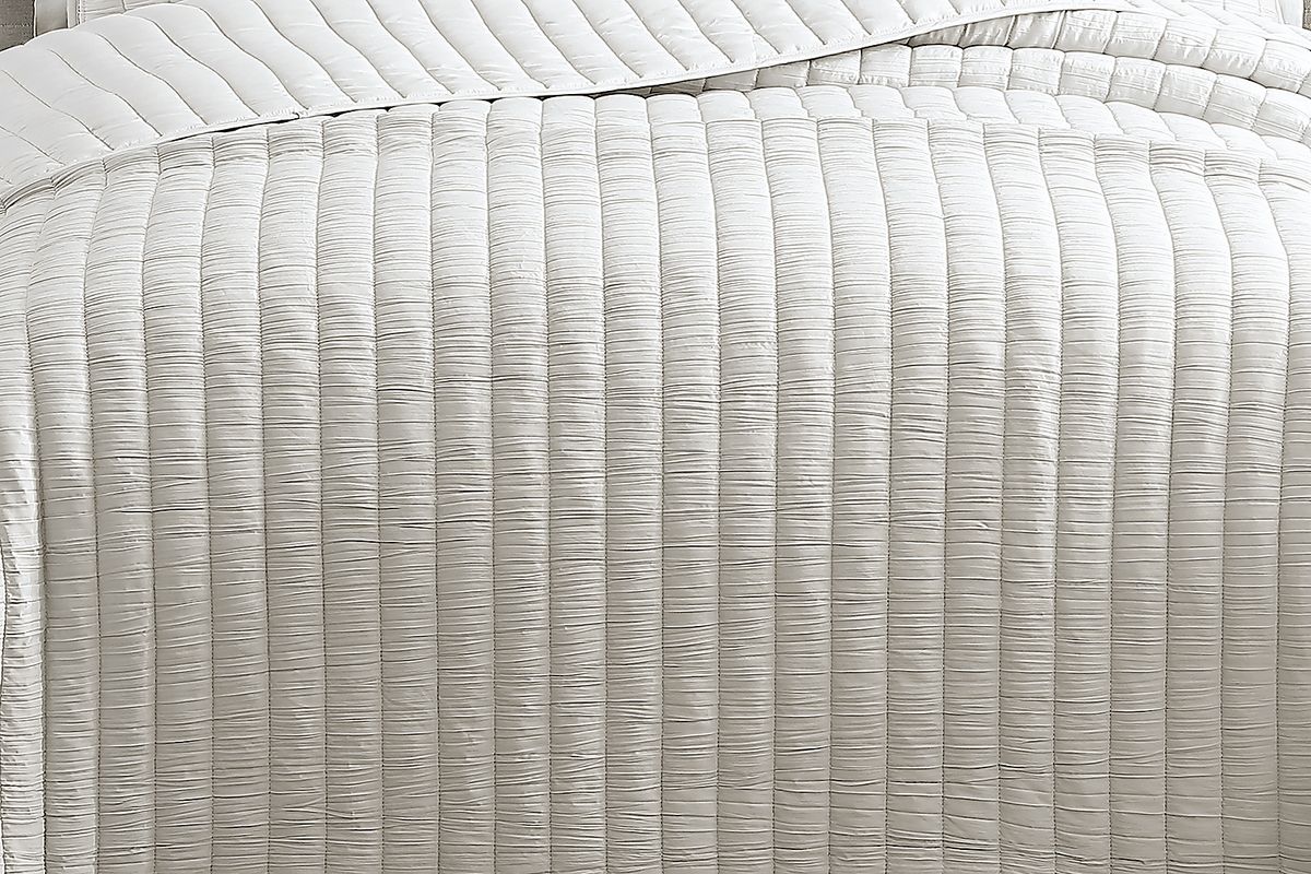 Corvair Ivory Beige Polyester Fabric 3 Pc King Coverlet Set | Rooms to Go