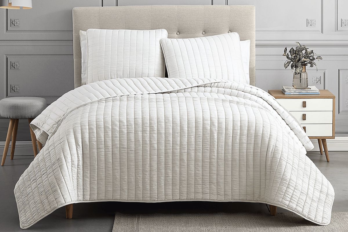 Corvair Ivory Beige Polyester Fabric 3 Pc King Coverlet Set | Rooms to Go