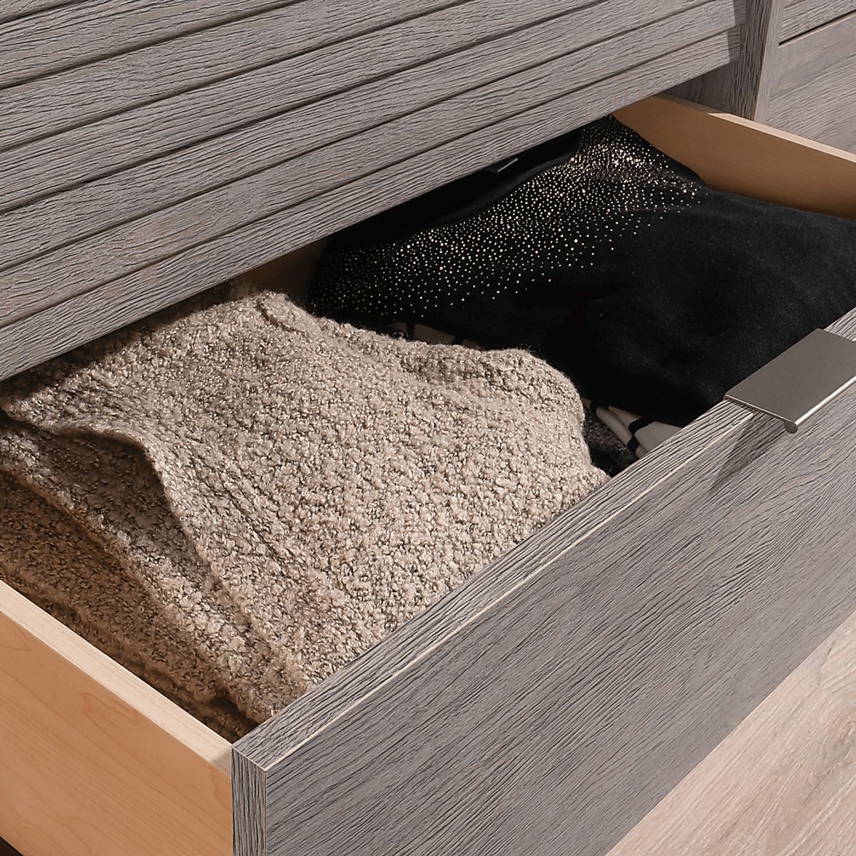 Deirdra Gray Dresser | Rooms to Go