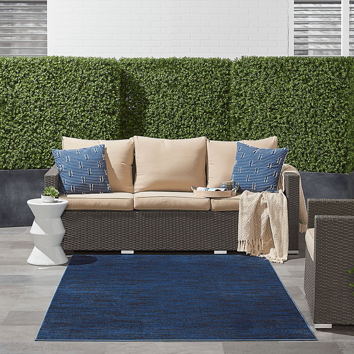 Easthagen Midnight Blue Rugs | Rooms to Go