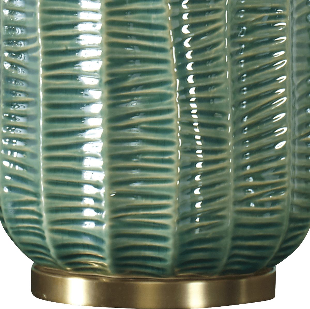 Edlie Gate Green Table Lamp | Rooms to Go