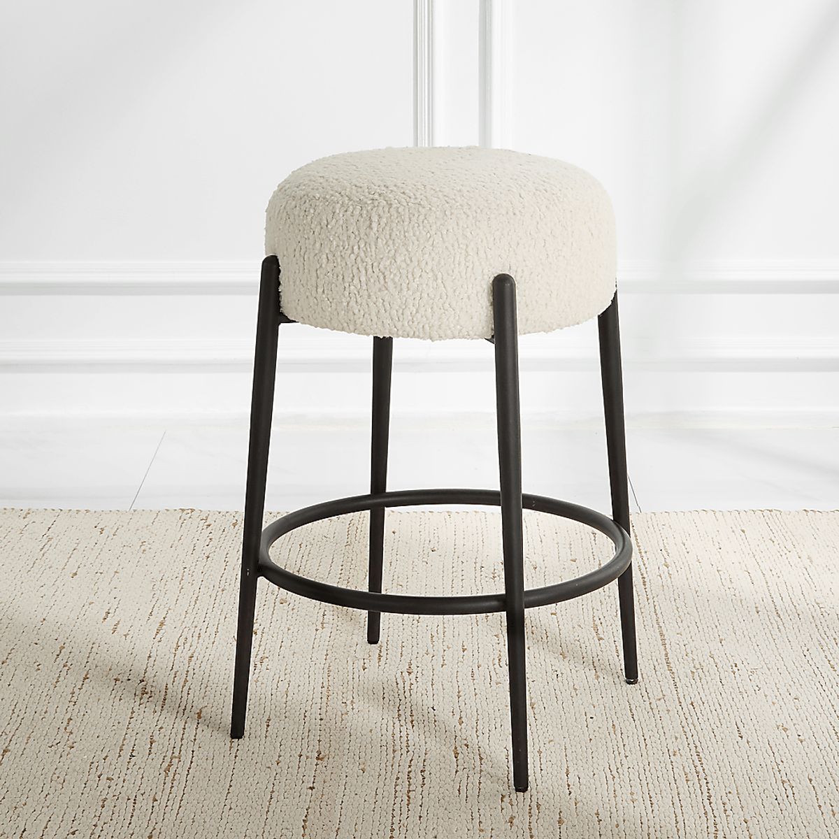 Enzian White Counter Height Stool | Rooms to Go