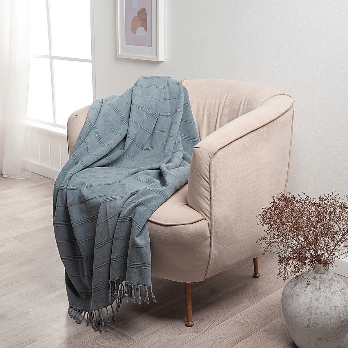Eppond Gray Throw Blanket | Rooms to Go