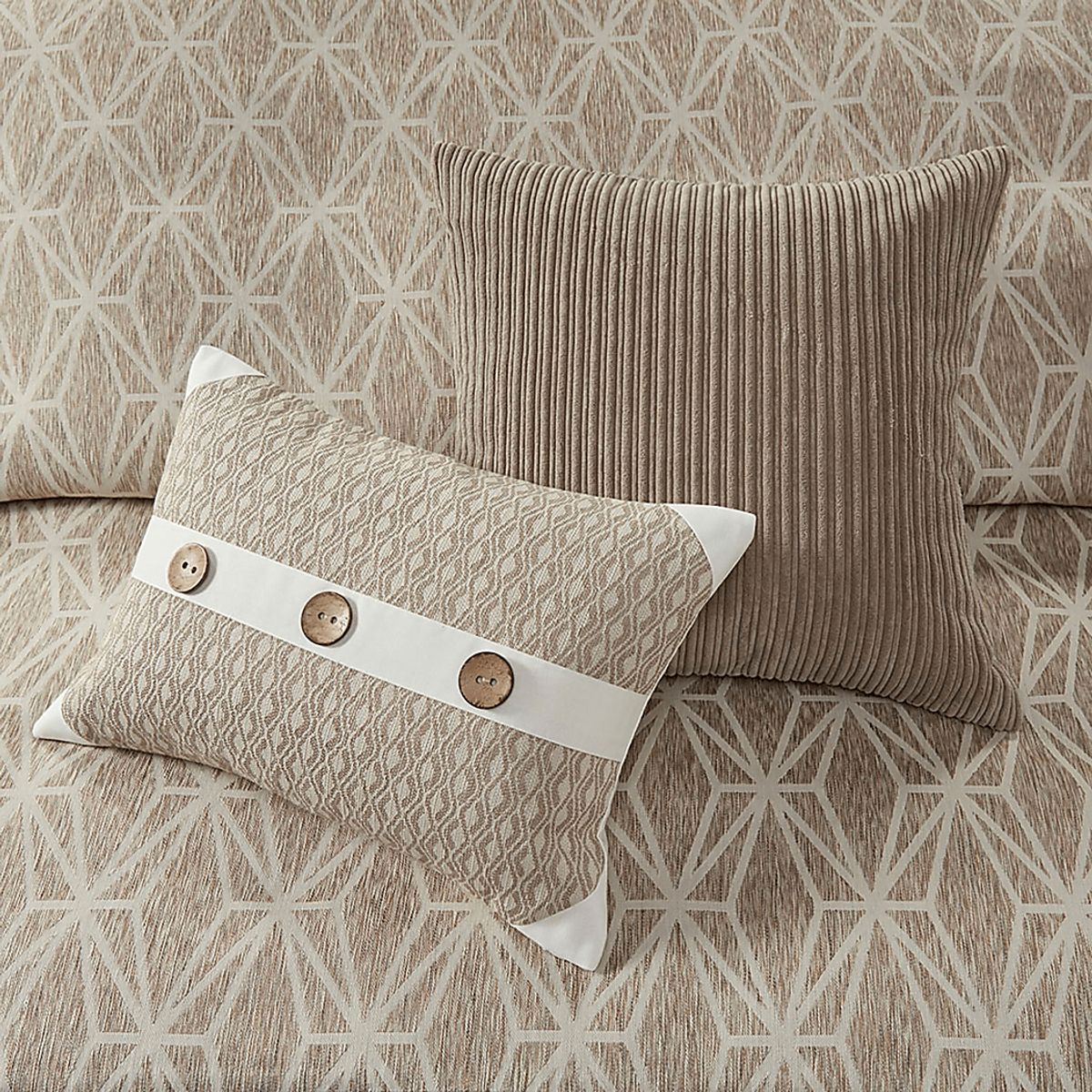 Erixa Beige Queen Comforter Set | Rooms to Go