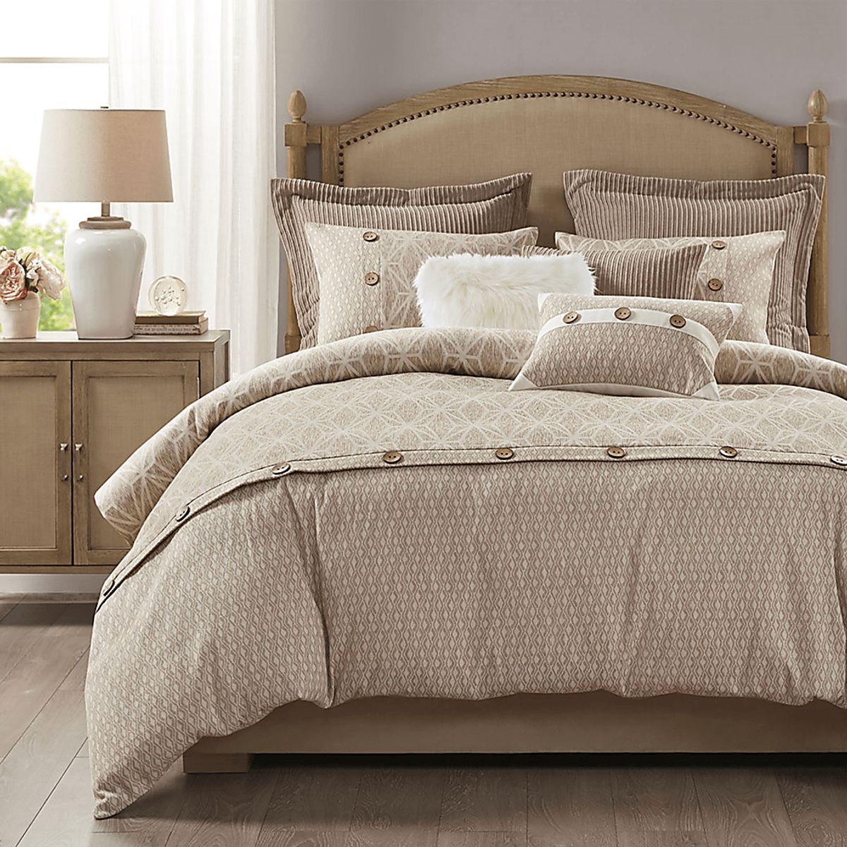 Erixa Beige Queen Comforter Set | Rooms to Go