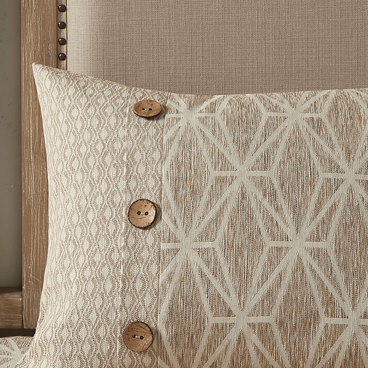 Erixa Beige Queen Comforter Set | Rooms to Go