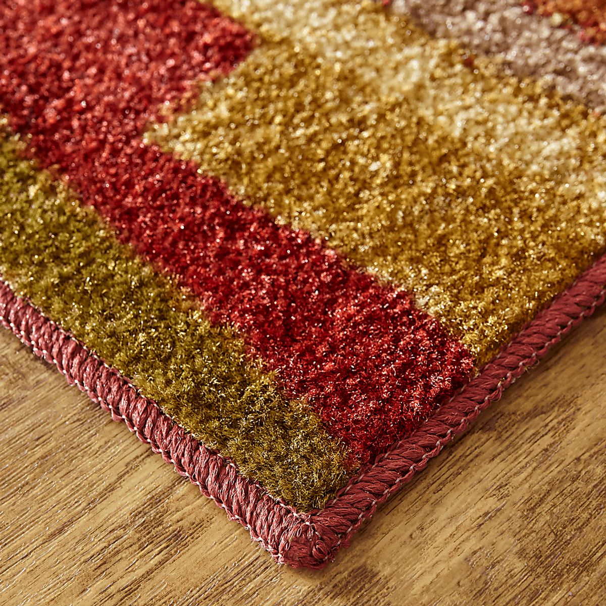 Estefano Red Rug | Rooms to Go