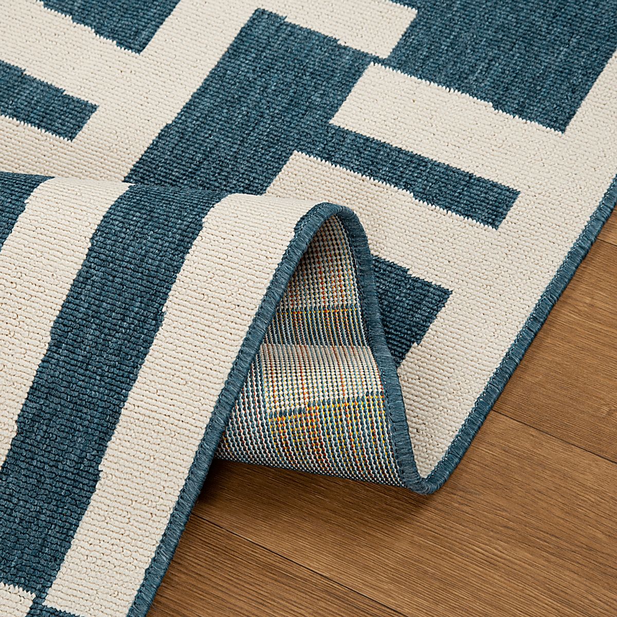 Swanton Blue,White Outdoor Rugs | Rooms to Go