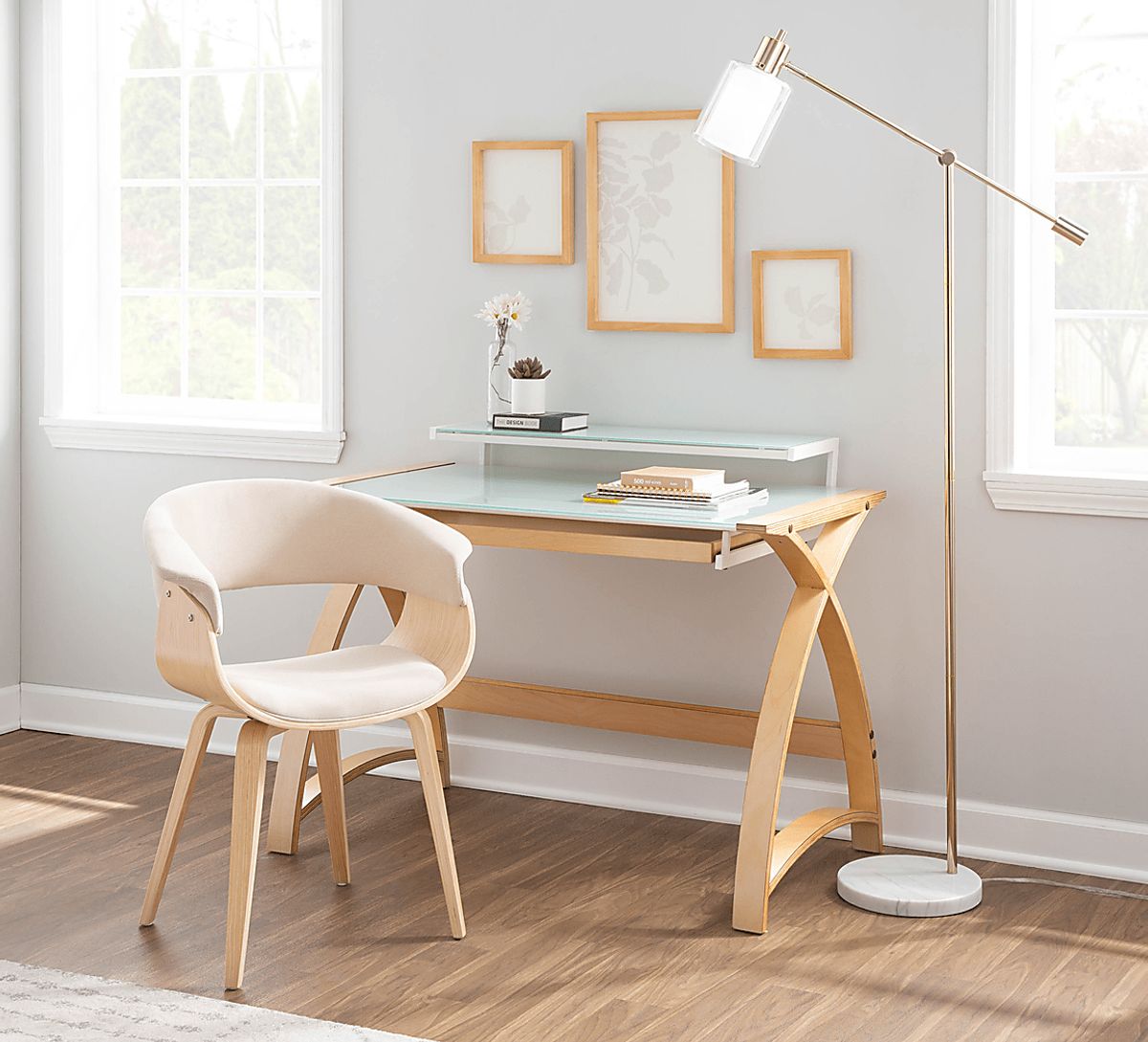 Fenwood Natural Light Wood Arm Chair | Rooms to Go