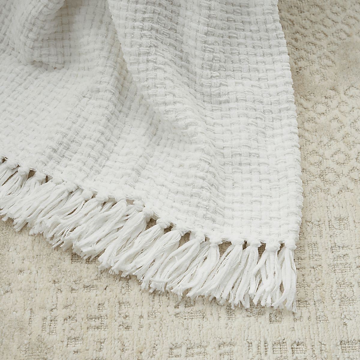 Freddie White Throw Blanket | Rooms to Go