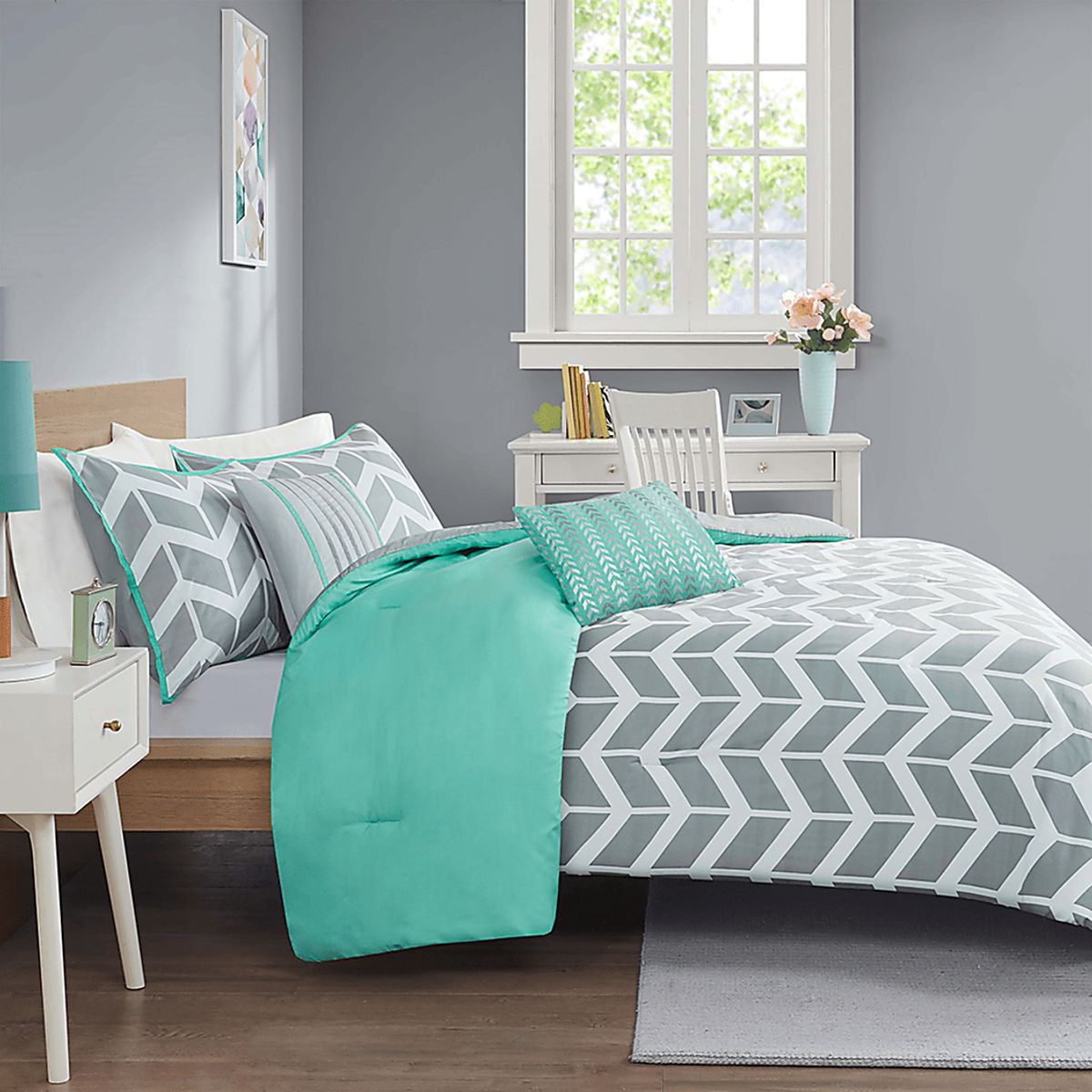 Geany Blue King Comforter Set | Rooms to Go