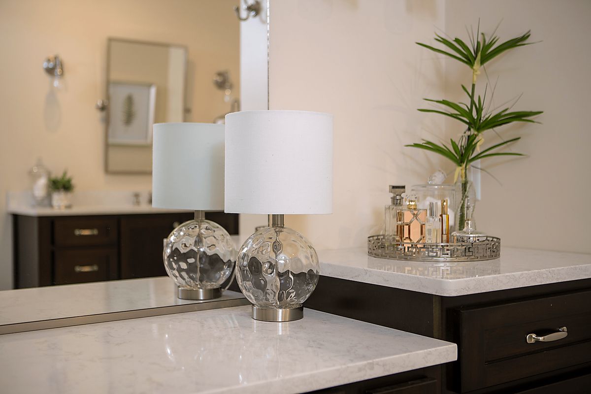 Hansley Table Lamp | Rooms to Go