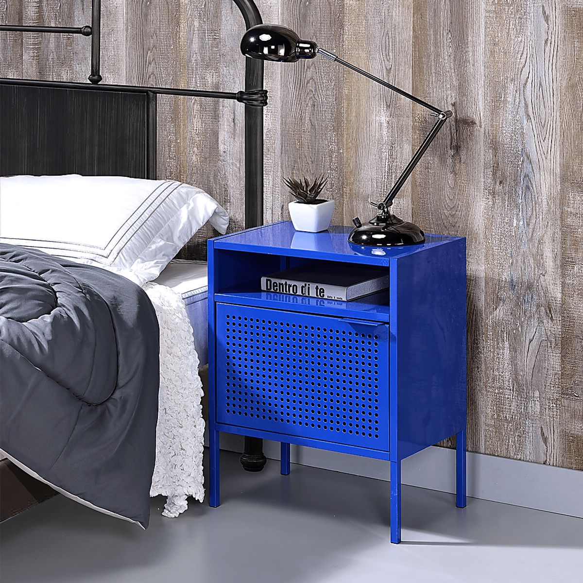 Hiett Blue Colors Accent Table | Rooms to Go