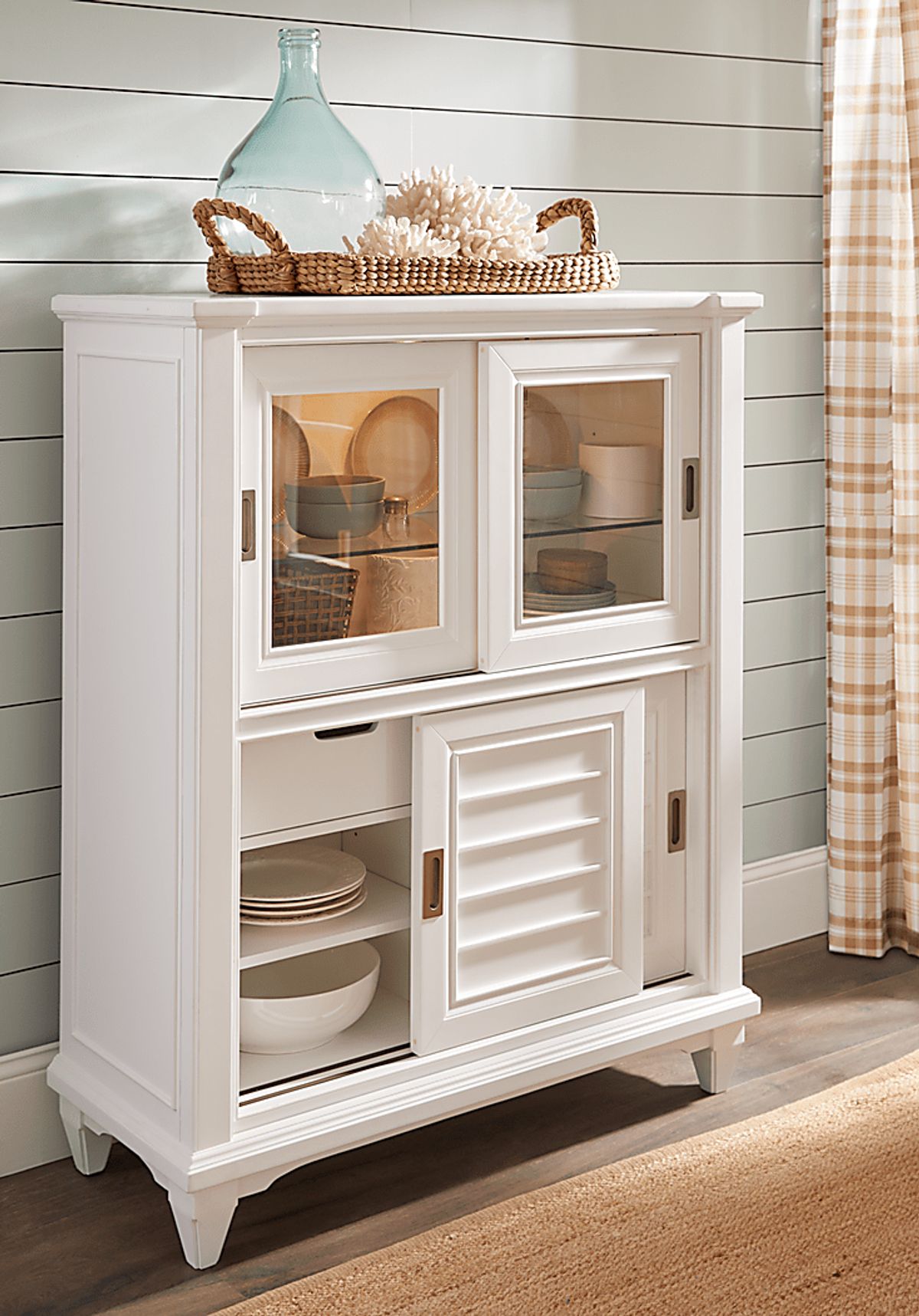 Hilton Head White Colors,White Curio | Rooms to Go