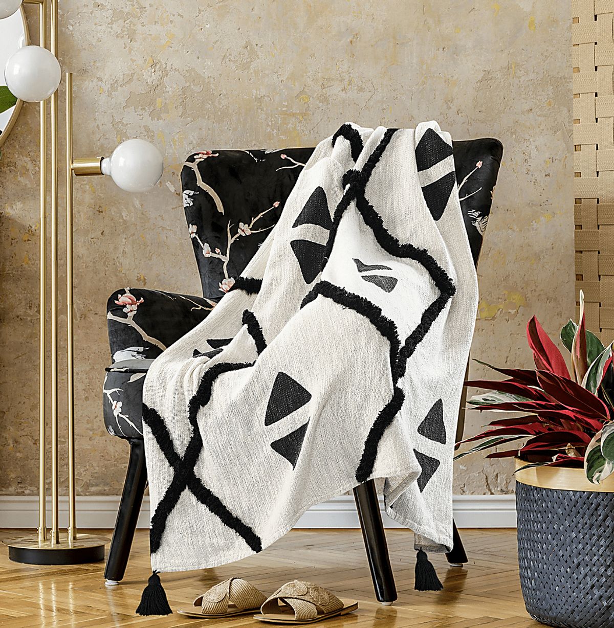 Hookstone III Black,White Throw Blanket | Rooms to Go