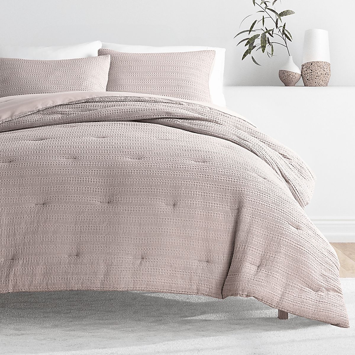 Hoplily Mauve Red Polyester Fabric 3 Pc King Quilt Set | Rooms to Go