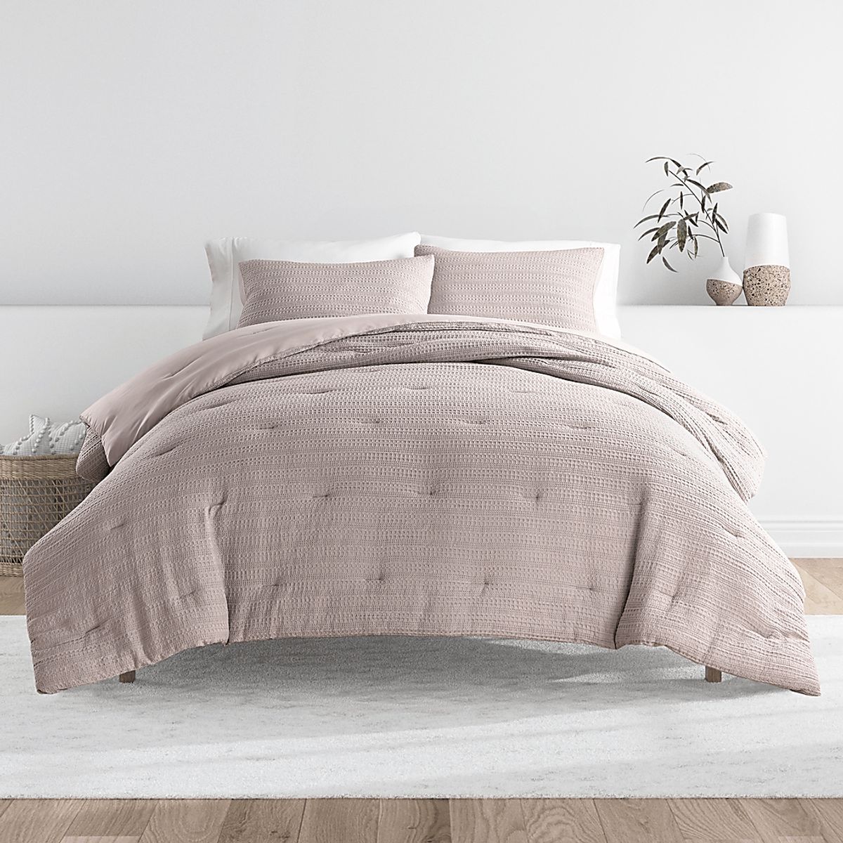 Hoplily Mauve Red Polyester Fabric 3 Pc Queen Quilt Set | Rooms to Go