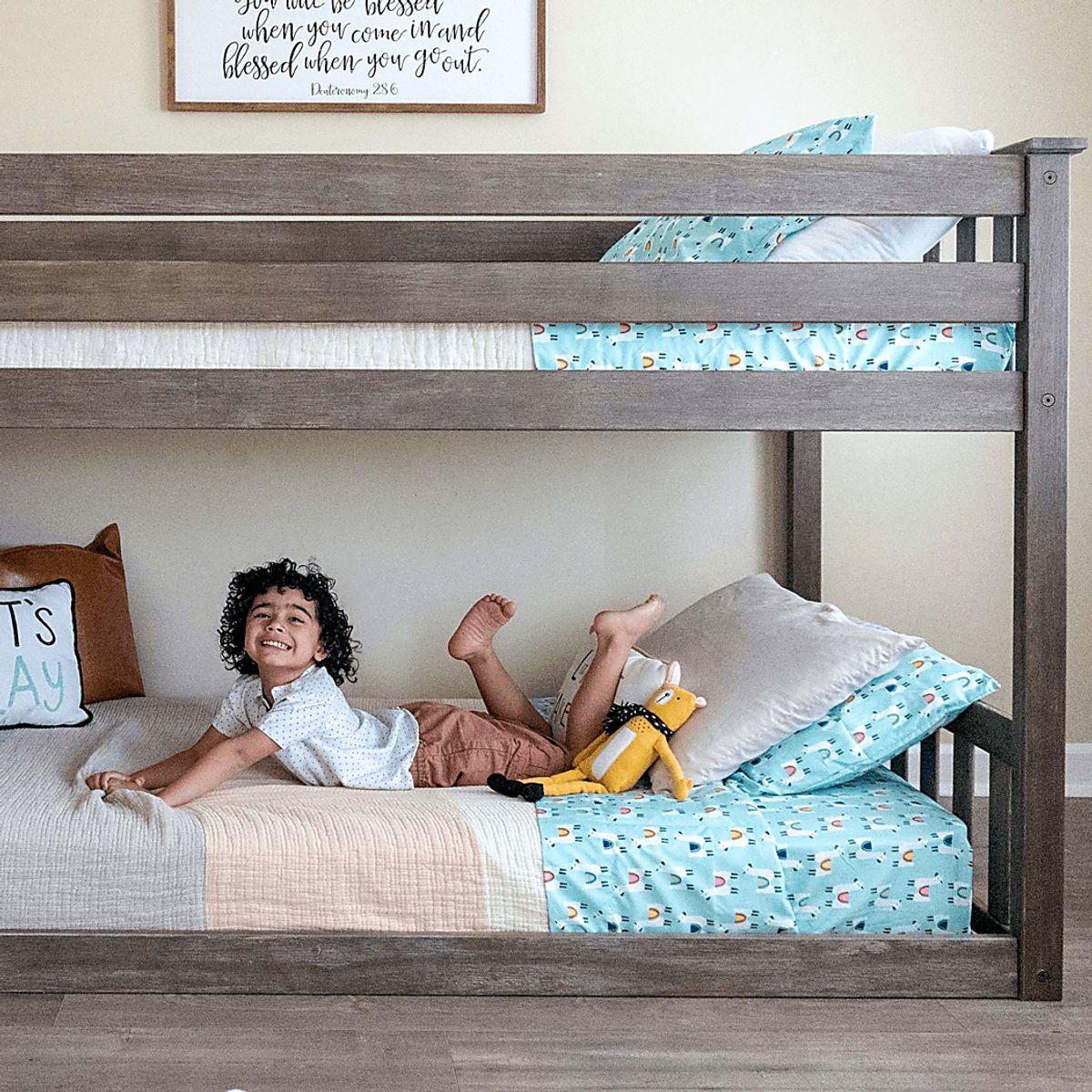 Imonie Gray Twin/Twin Bunk Bed | Rooms to Go