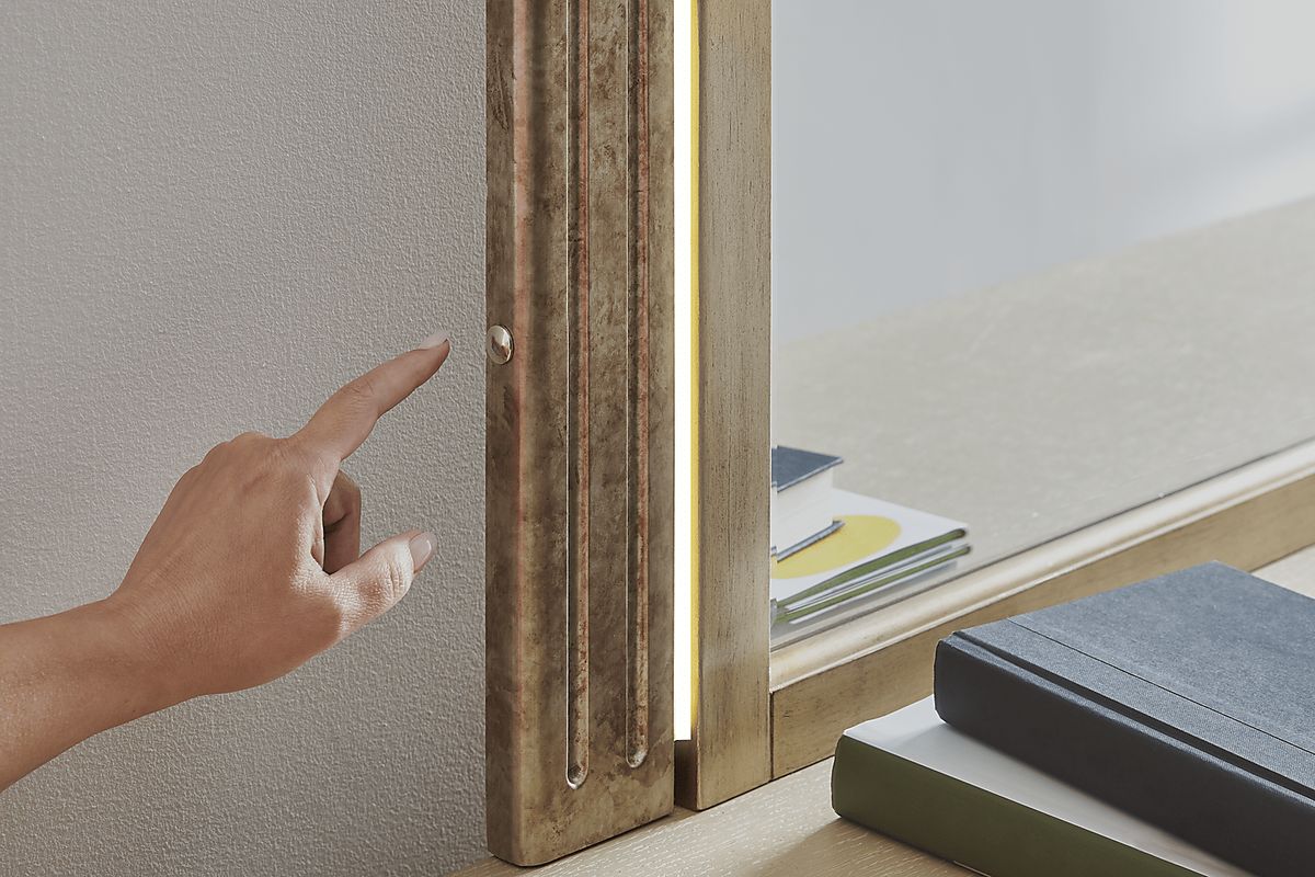 Issabela 5 Pc Caramel Light Wood Queen Bedroom Set With 3 Pc Queen Bed ...