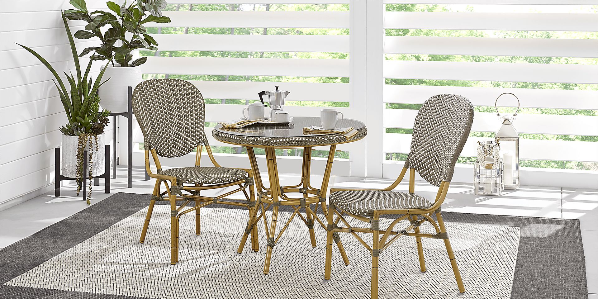 Juliette Wicker Gray Outdoor Round Dining Table | Rooms to Go