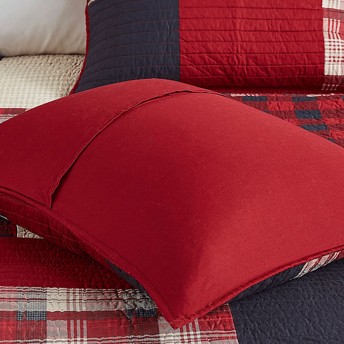 Kelya Red King Quilt Set | Rooms to Go