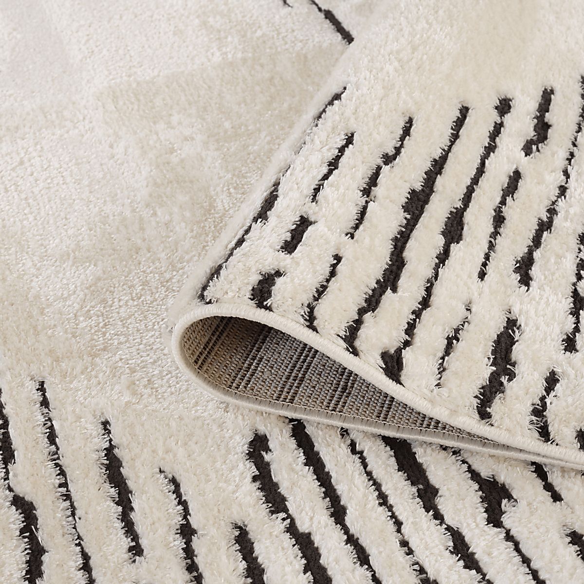 Kerone Black,White Rugs | Rooms to Go