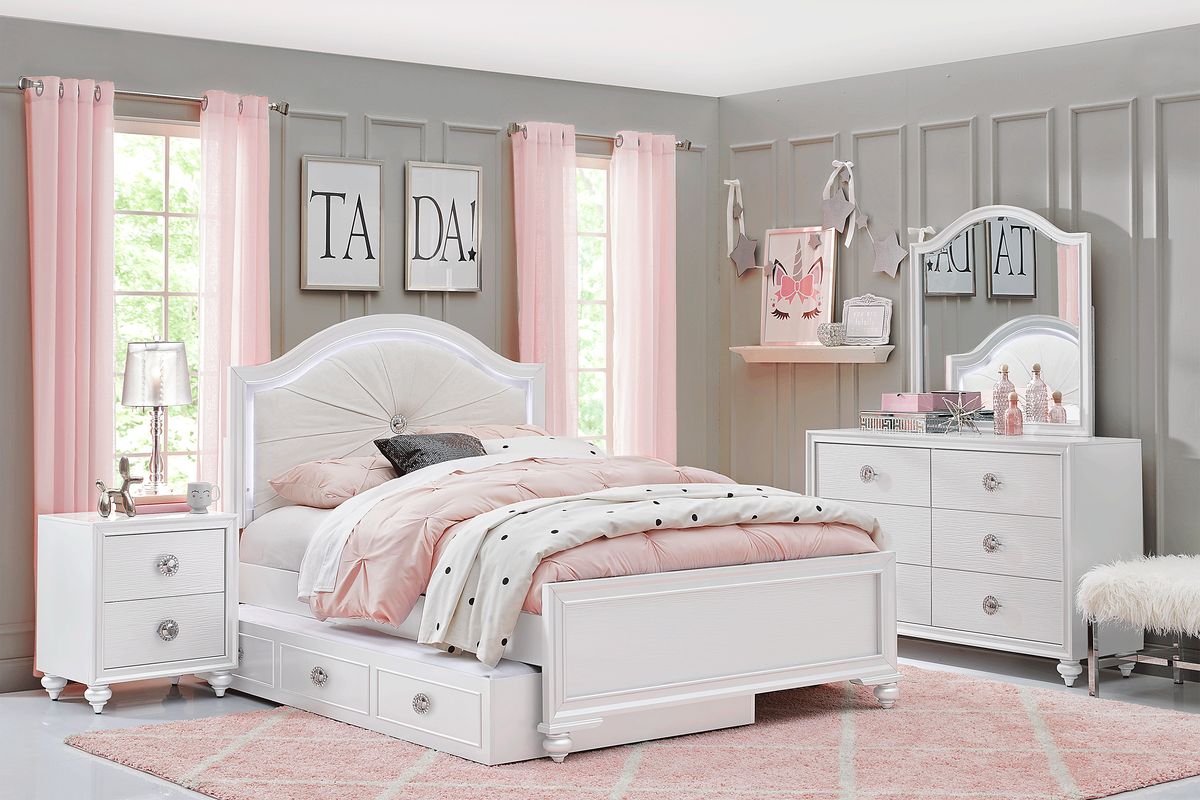 Evangeline 5 Pc White Colors,White Full Bedroom Set With Mirror, Dresser, Full Bed | Rooms to Go