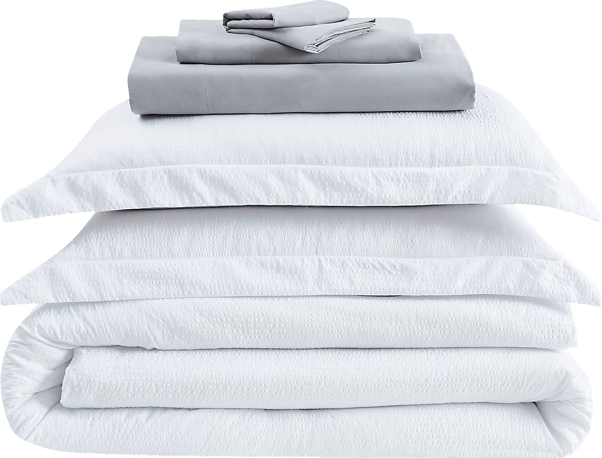 Pasty Fields White Full Comforter Set | Rooms to Go