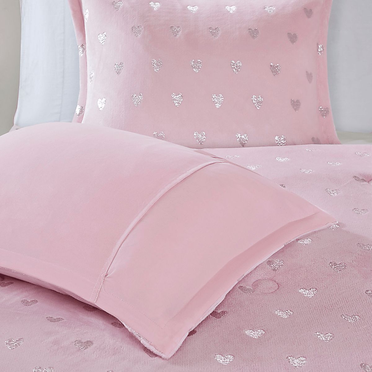 Plush Hearts Pink Full/Queen Coverlet Set | Rooms to Go