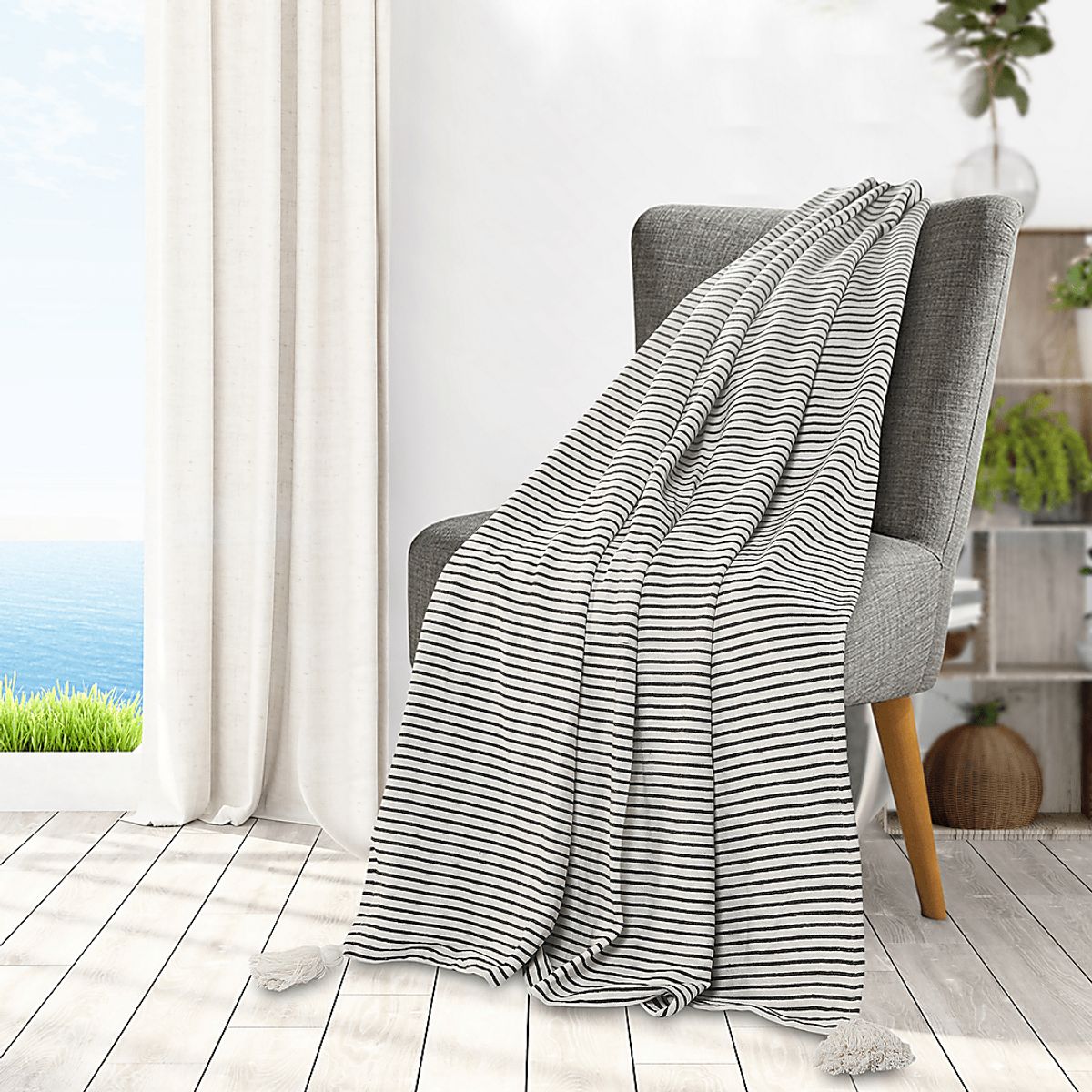King Lane Black Throw Blanket | Rooms to Go